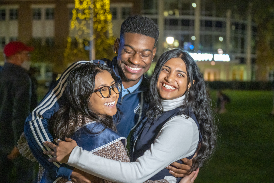 In photos: Augusta University’s 2021 Lighting of the Tree – Jagwire