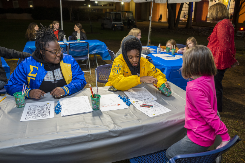 In photos: Augusta University’s 2021 Lighting of the Tree – Jagwire