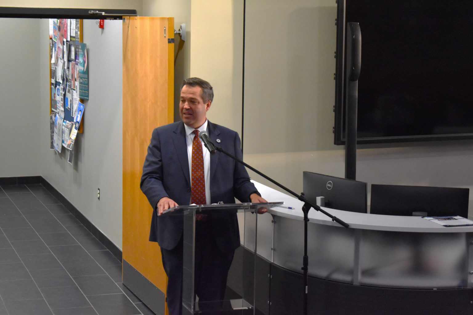 Official portrait unveiled for Dean Emerita Lucy Marion – Jagwire