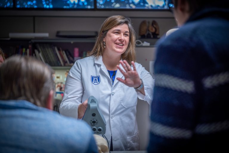 Helping medical illustration students ‘make science come to life’ – Jagwire